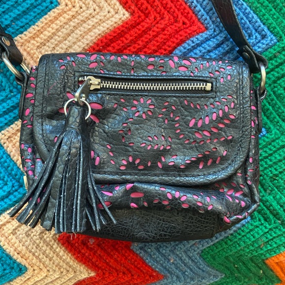 Kensie | Bags | Kenzie Small Black And Pink Crossbody Perfect Used ...